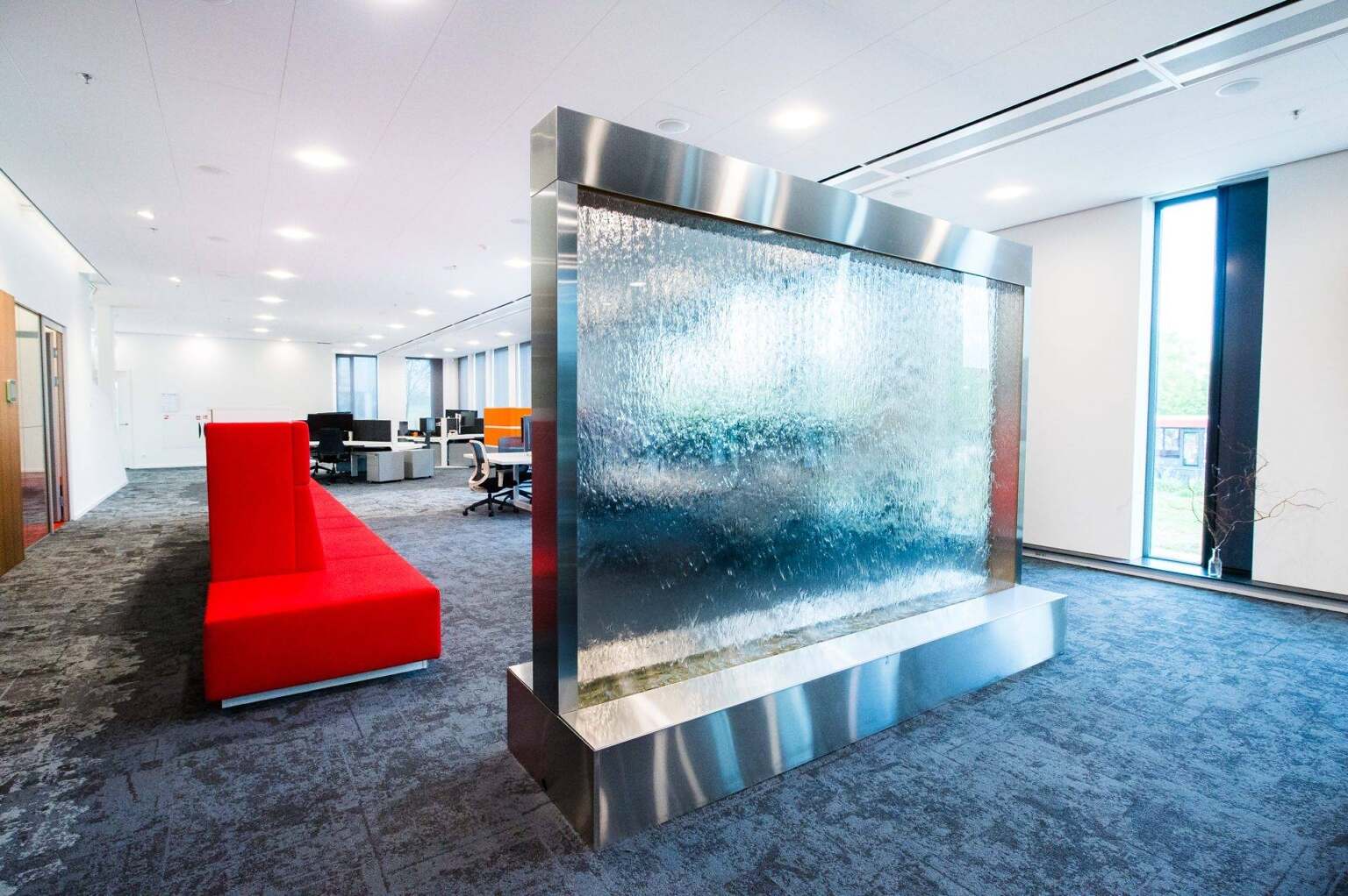 Enclosed Water Wall In Office In Netherlands Holland - Midwest Tropical ...