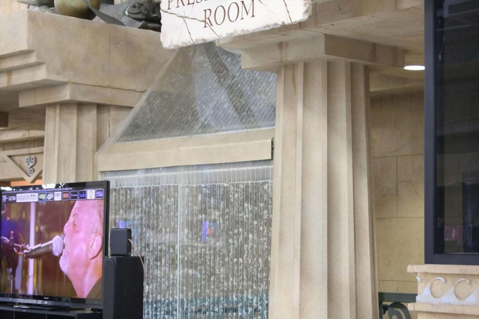 Custom Indoor Water Feature Gallery | Midwest Tropical