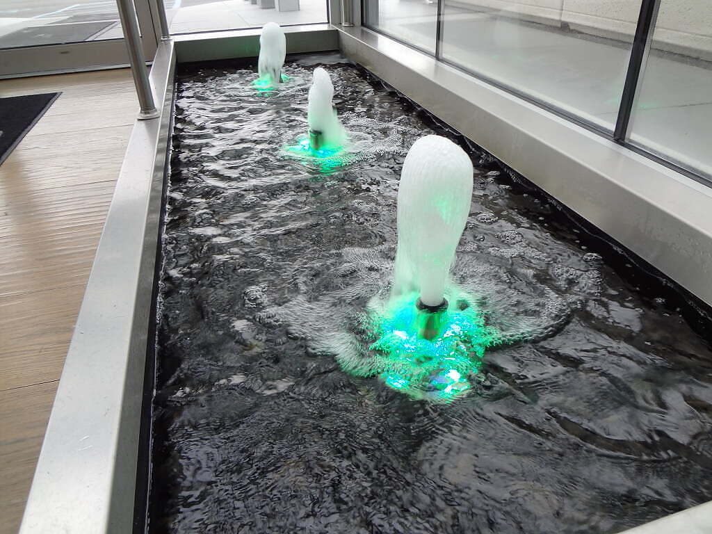 MIDWEST Reflection Pool w Frothy Bubbler Jets - Midwest Tropical